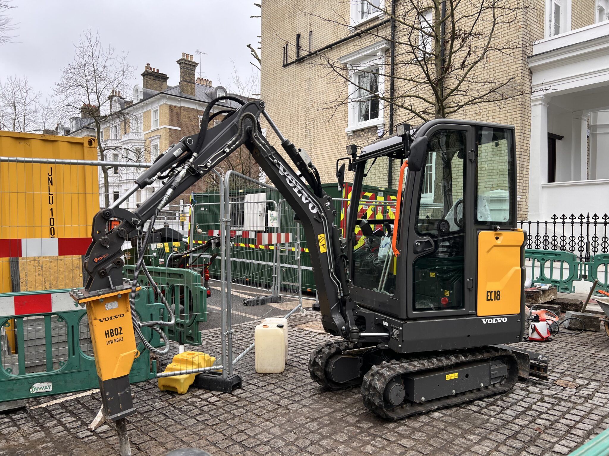 TfL trials mobile charging with electric construction vehicles ...