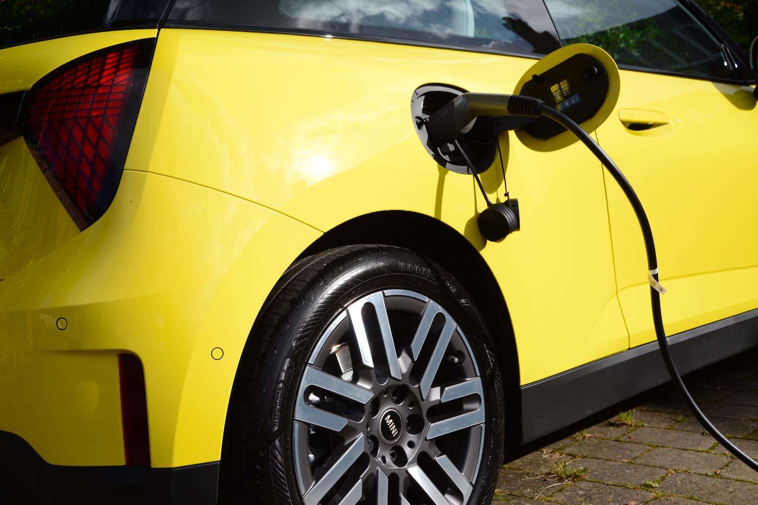 DfT report confirms car industry met ZEV mandate targets in first year ...